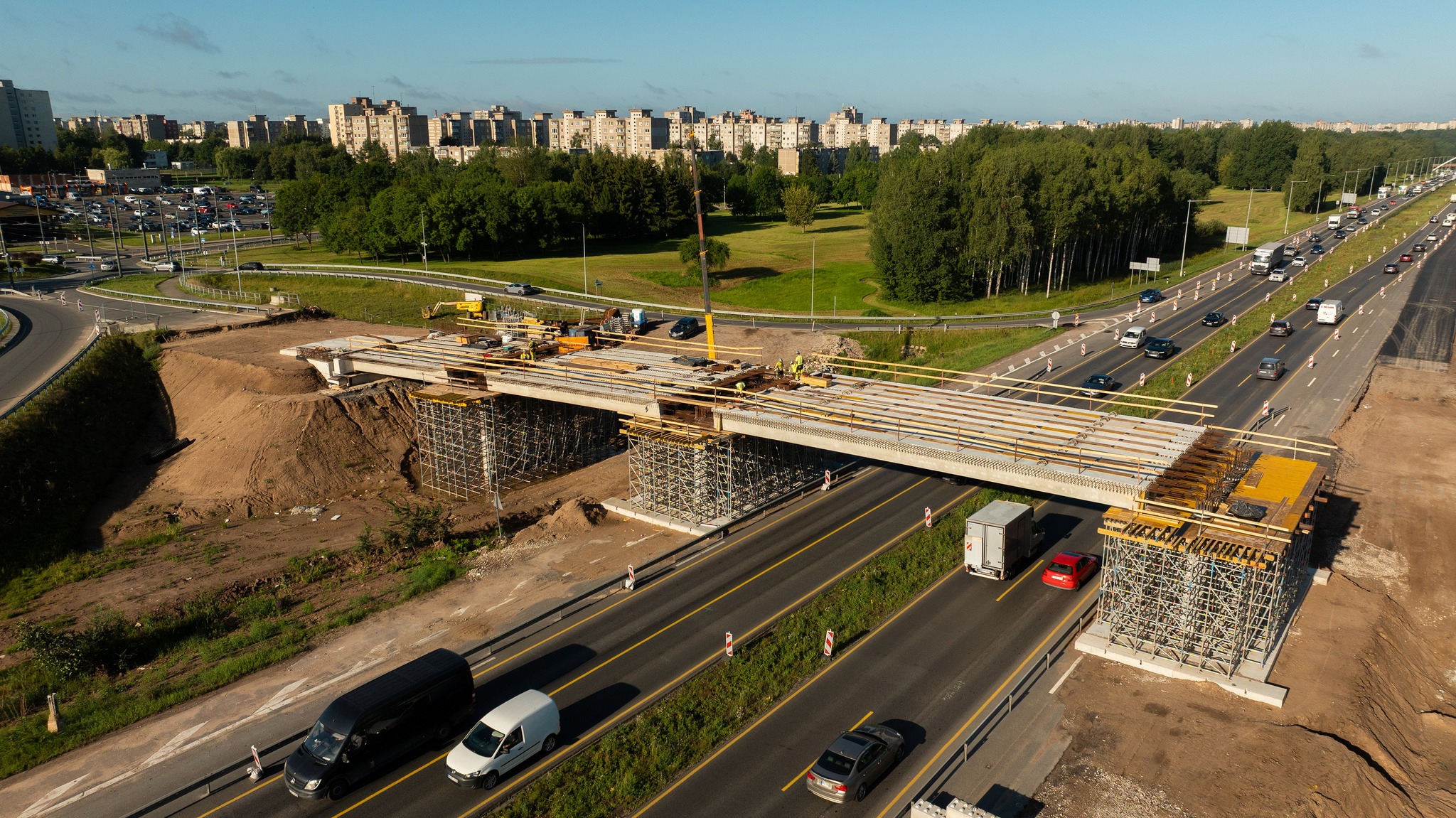 Virš magistralinio A1 kelio jau kyla naujas viadukas: kontūrai vis ryškesni