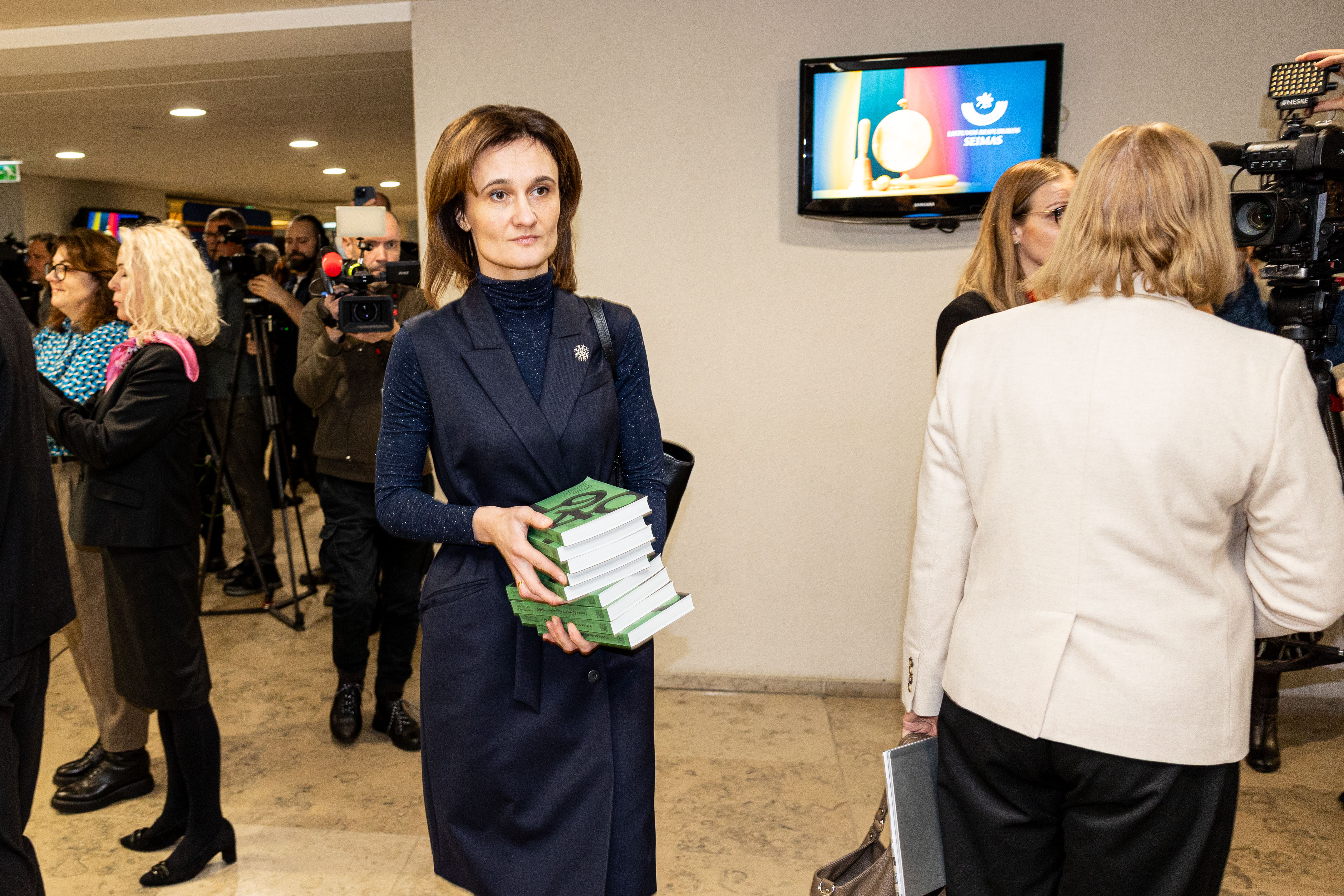 Liberalai socialdemokratams dovanojo knygas apie Lietuvos okupacijos ...