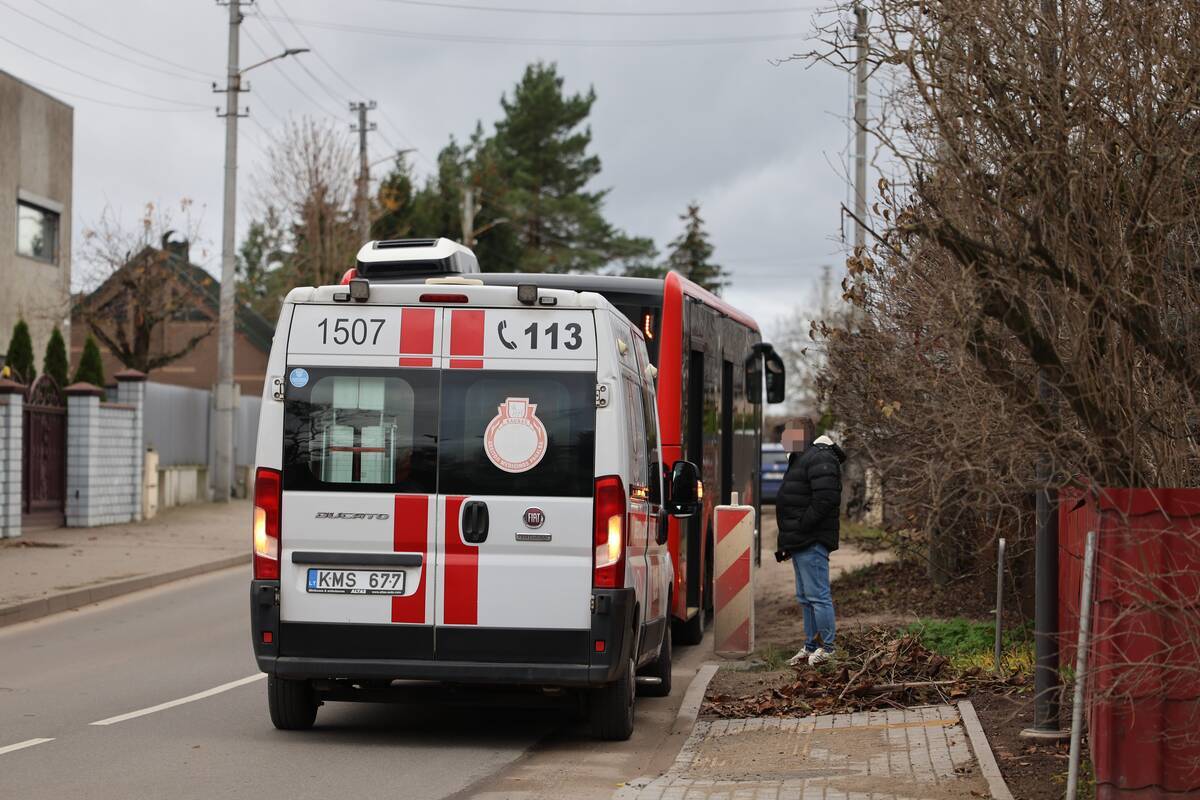 Viešojo transporto stotelėje Kaune rastas sužalotas vyras | KaunoDiena.lt