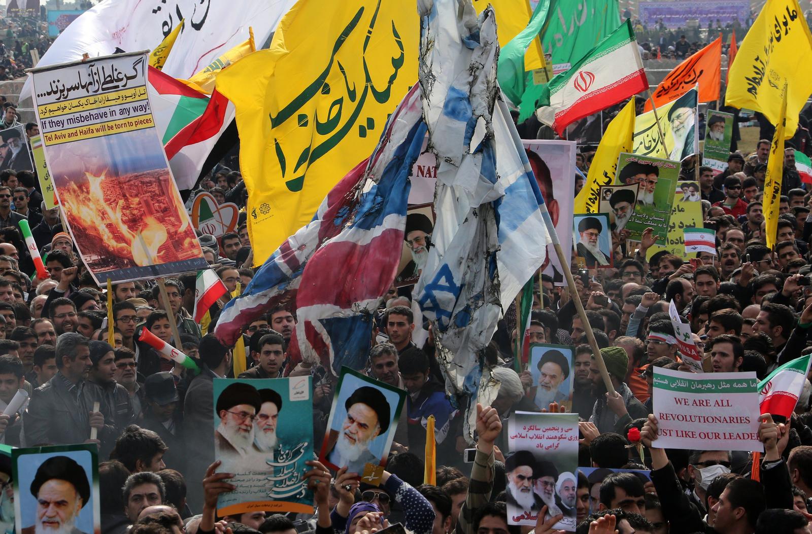 Irane minint 35-ąsias islamo revoliucijos metines į gatves išėjo ...