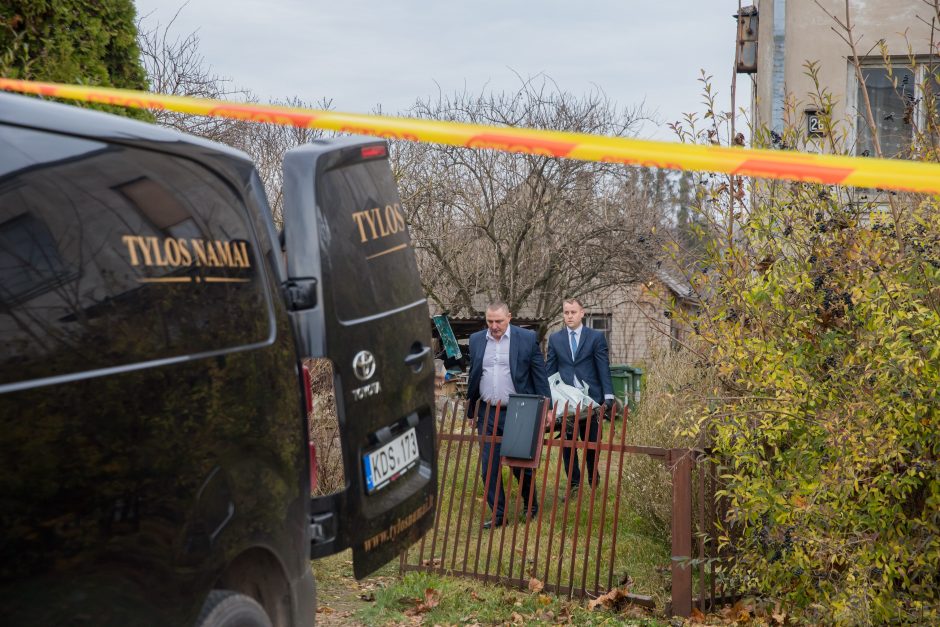 Pakaunėje rastas negyvas vyras: rankoje – pjautine žaizda, prakirstas ...