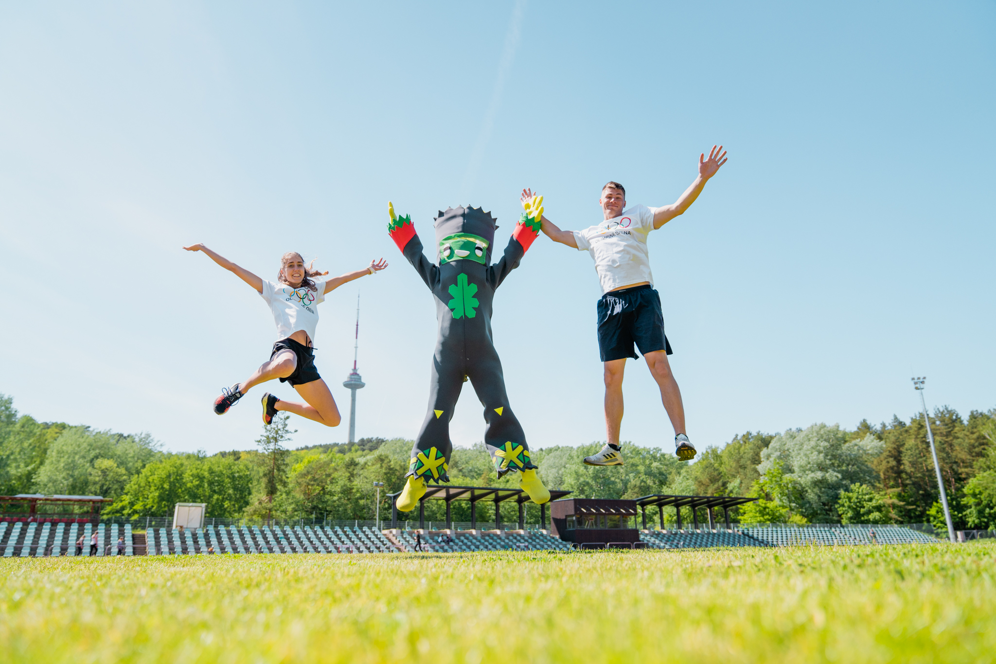 Ąžuolo kvietimą bėgti lietuvišką olimpinę mylią priėmė ir LTeam ...